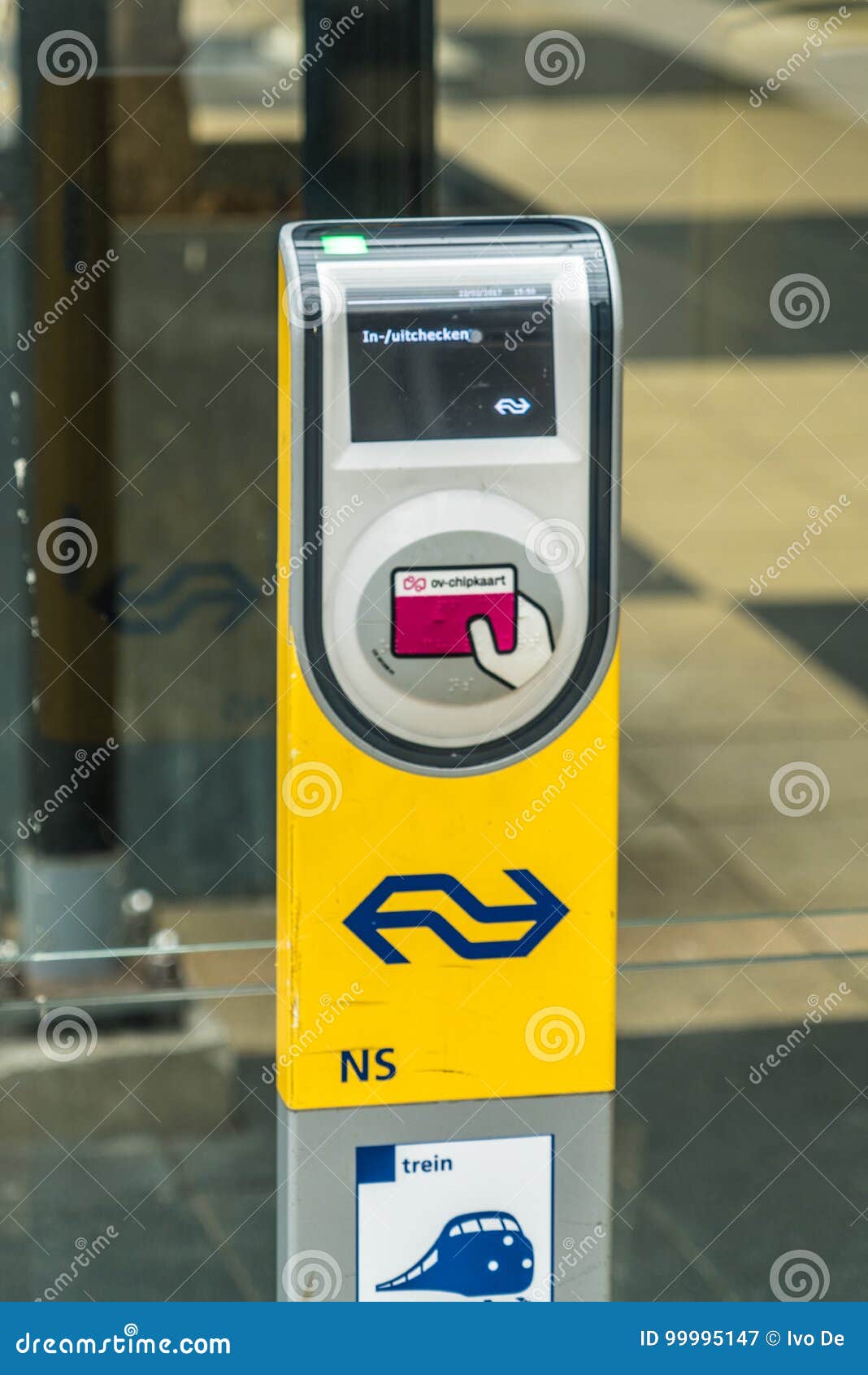OV Chipcard accesspoint editorial photography. Image of poortje - 99995147