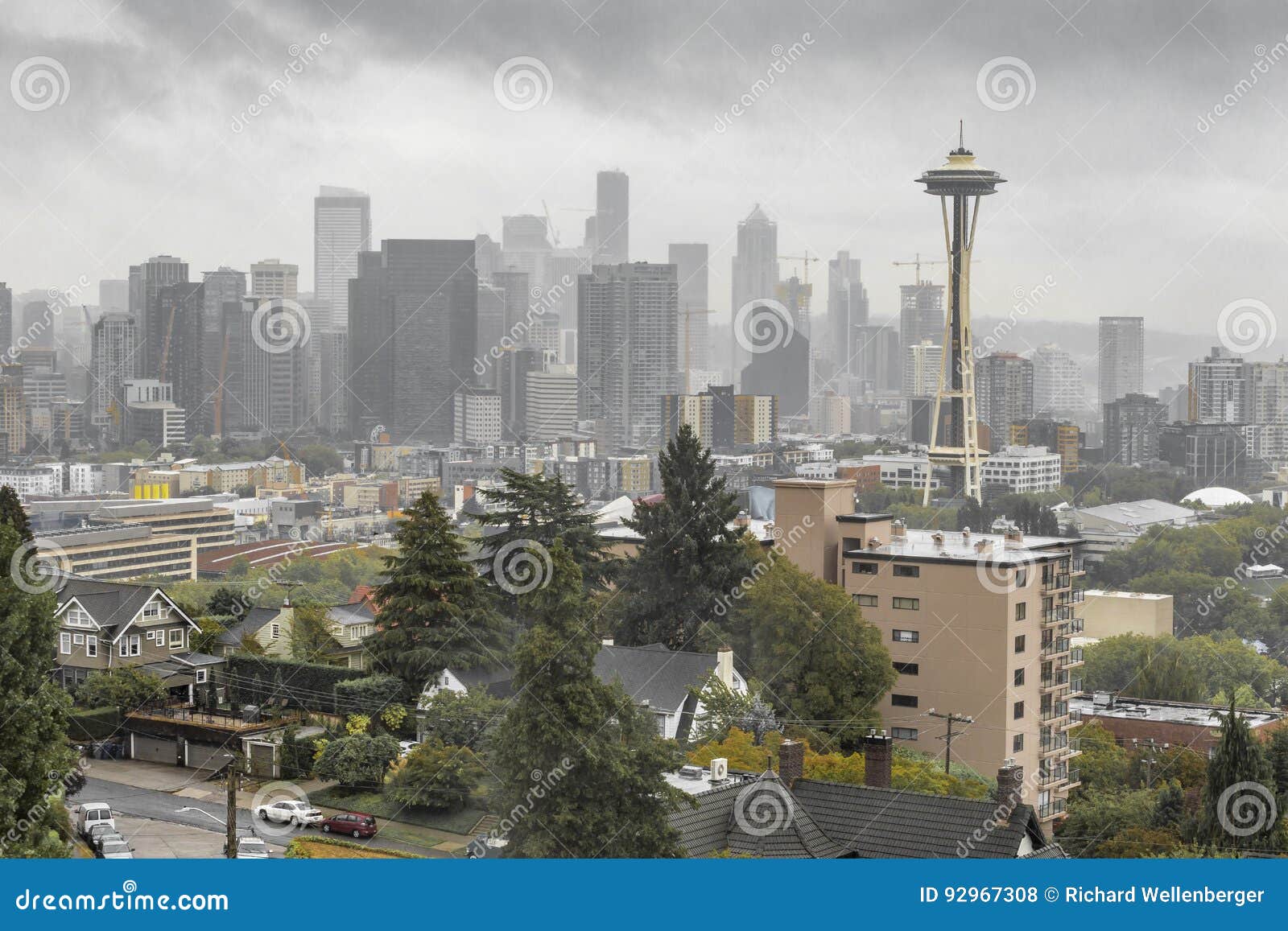 Overcast Seattle Skyline with Space Needle Editorial Stock Photo ...