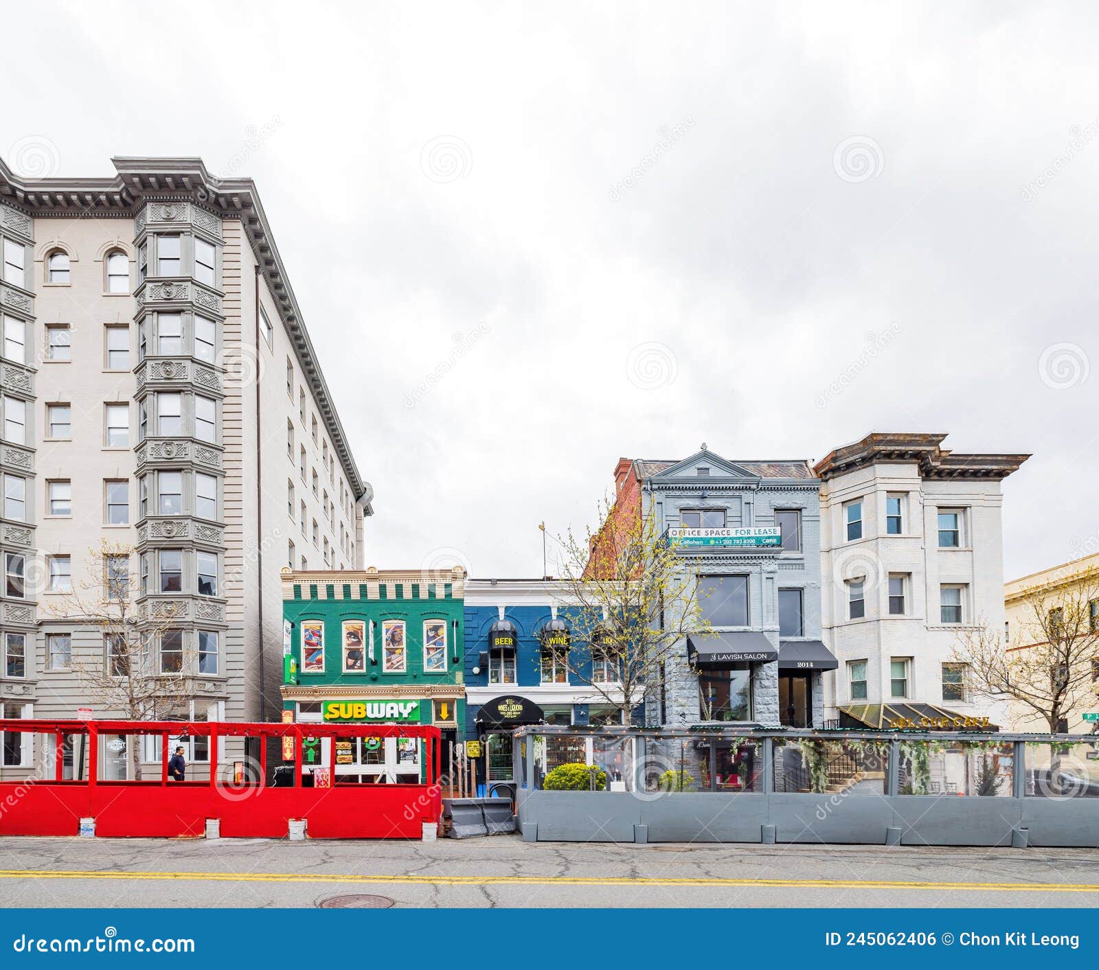 Overcast View of Curbside Restaurant Editorial Photo - Image of city ...