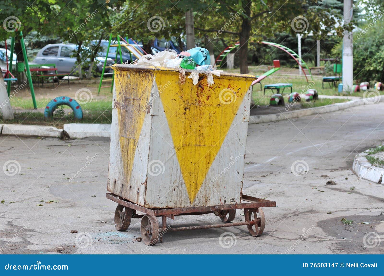 Overfilled metal dumpster stock image. Image of paint - 76503147