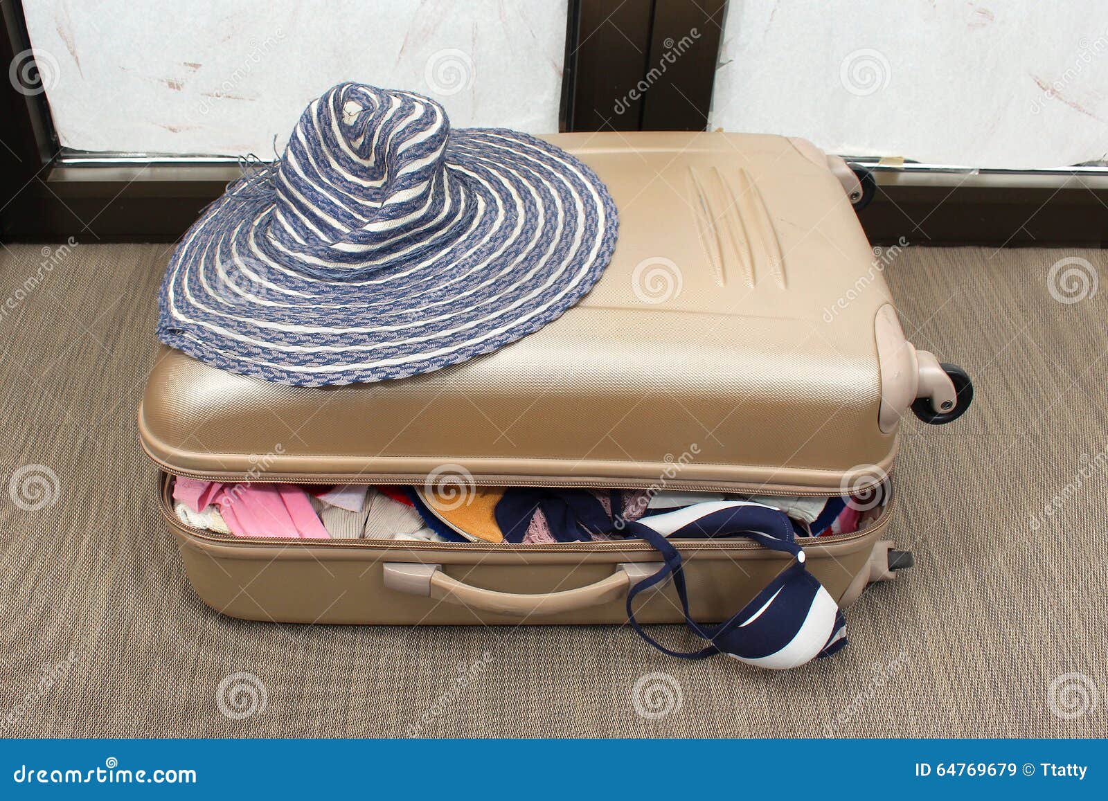 Overfilled suitcase stock image. Image of luggage, vacation - 64769679