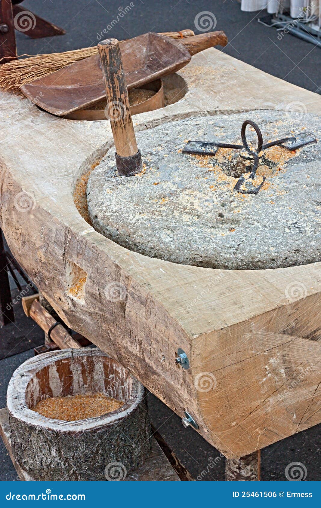 Overhandig molensteen stock foto. Image of verouderd - 25461506