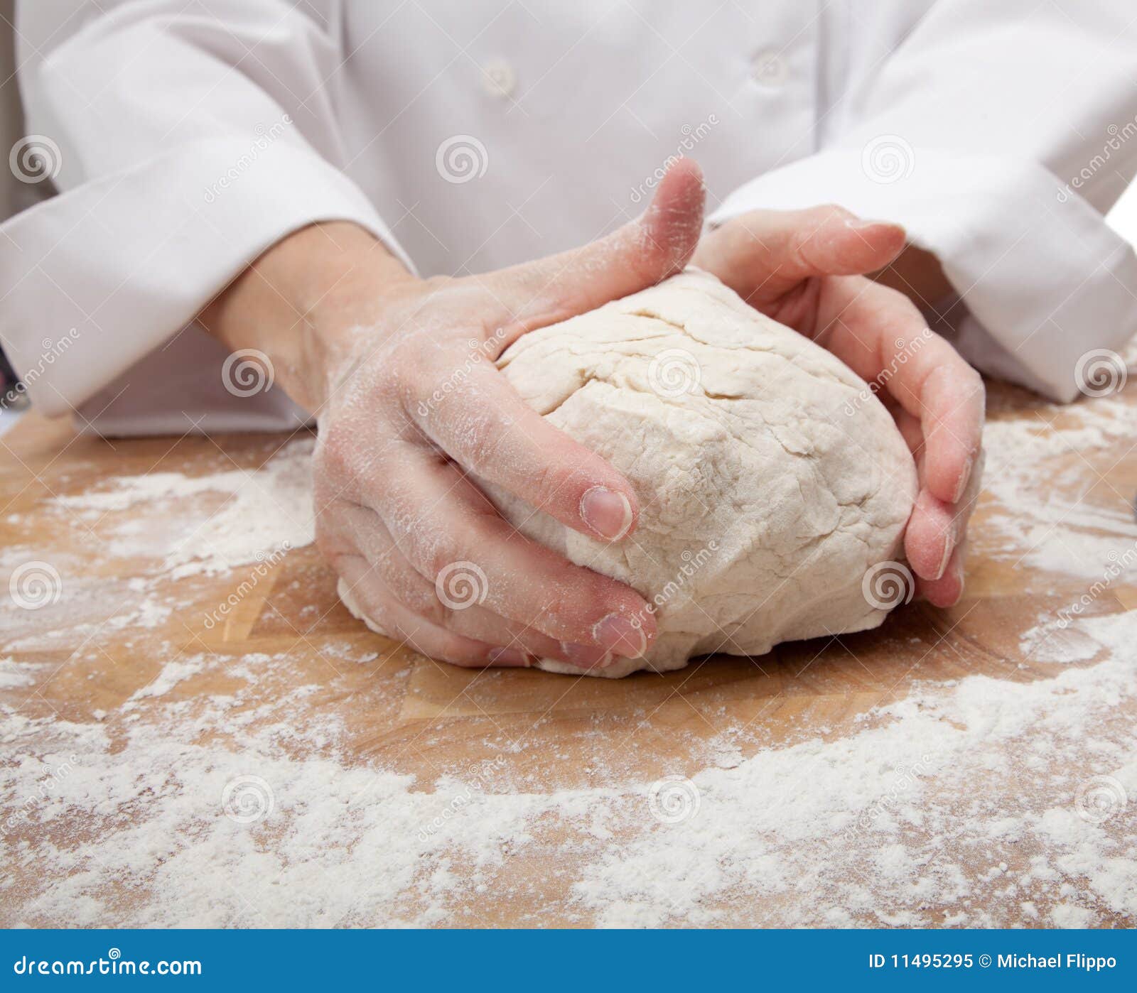 Overhandigt Het Kneden Brooddeeg Stock Afbeelding - Image of bakkerij ...