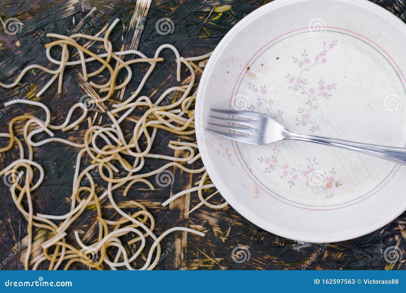 Empty Plate and Spaghetti in Mess Stock Image - Image of fork, pasta ...