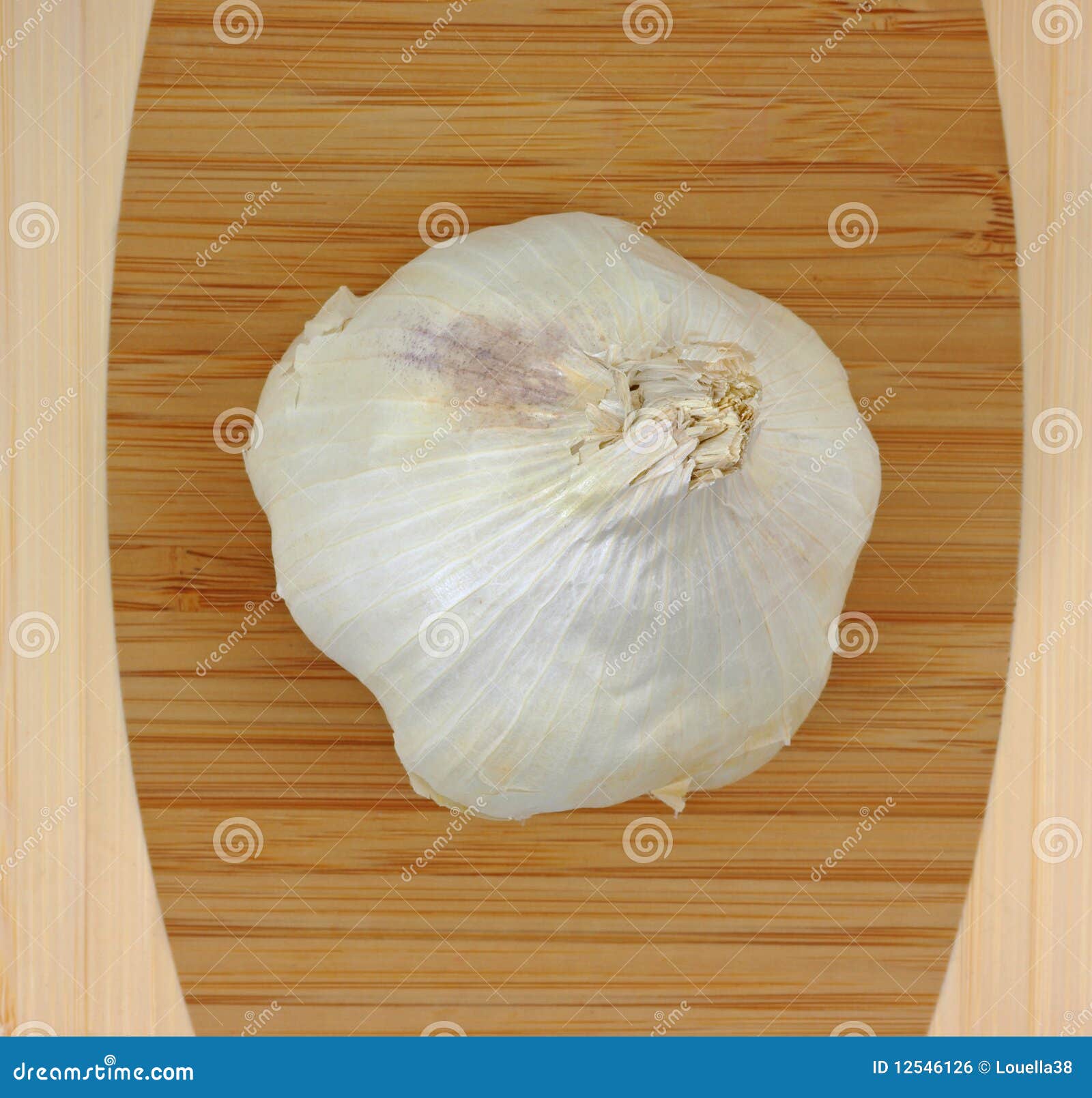 Overhead view garlic stock photo. Image of cutting, strong - 12546126