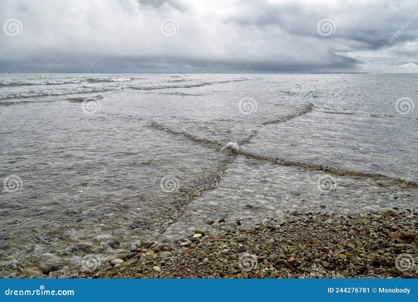 Overlapping, Intersecting Waves on Seashore with Dramatic Cloudy Sky ...