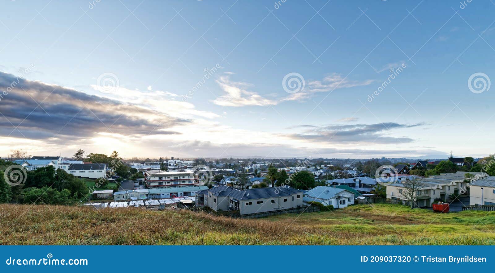 Overlooking Hamilton from the Hamilton Lake Domain Stock Photo - Image ...
