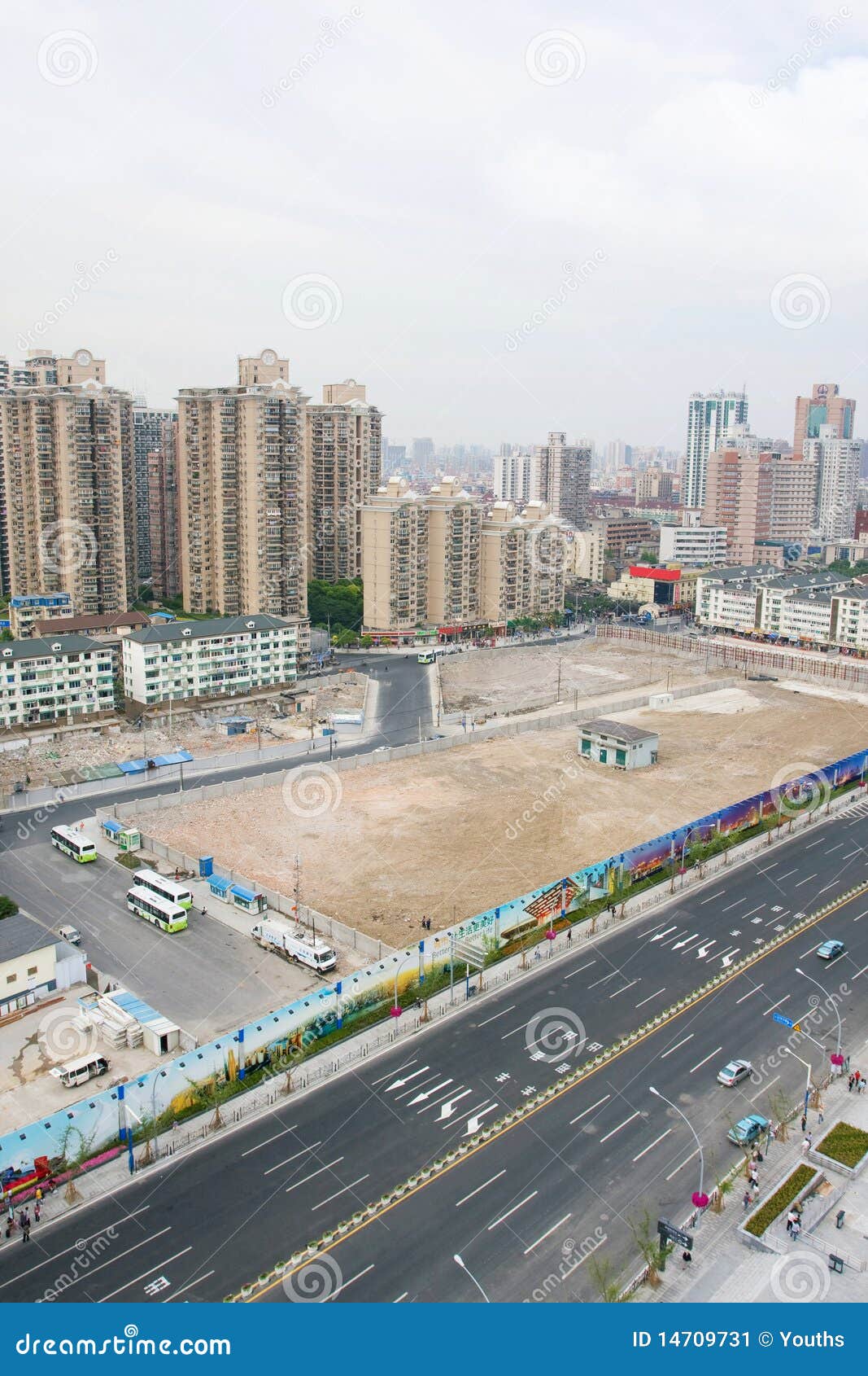 Overlooking the street editorial photo. Image of expansion - 14709731