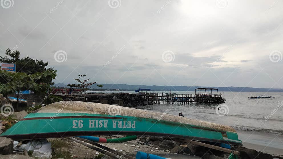 Overturned Boat on the Beach Editorial Photography - Image of ocean ...