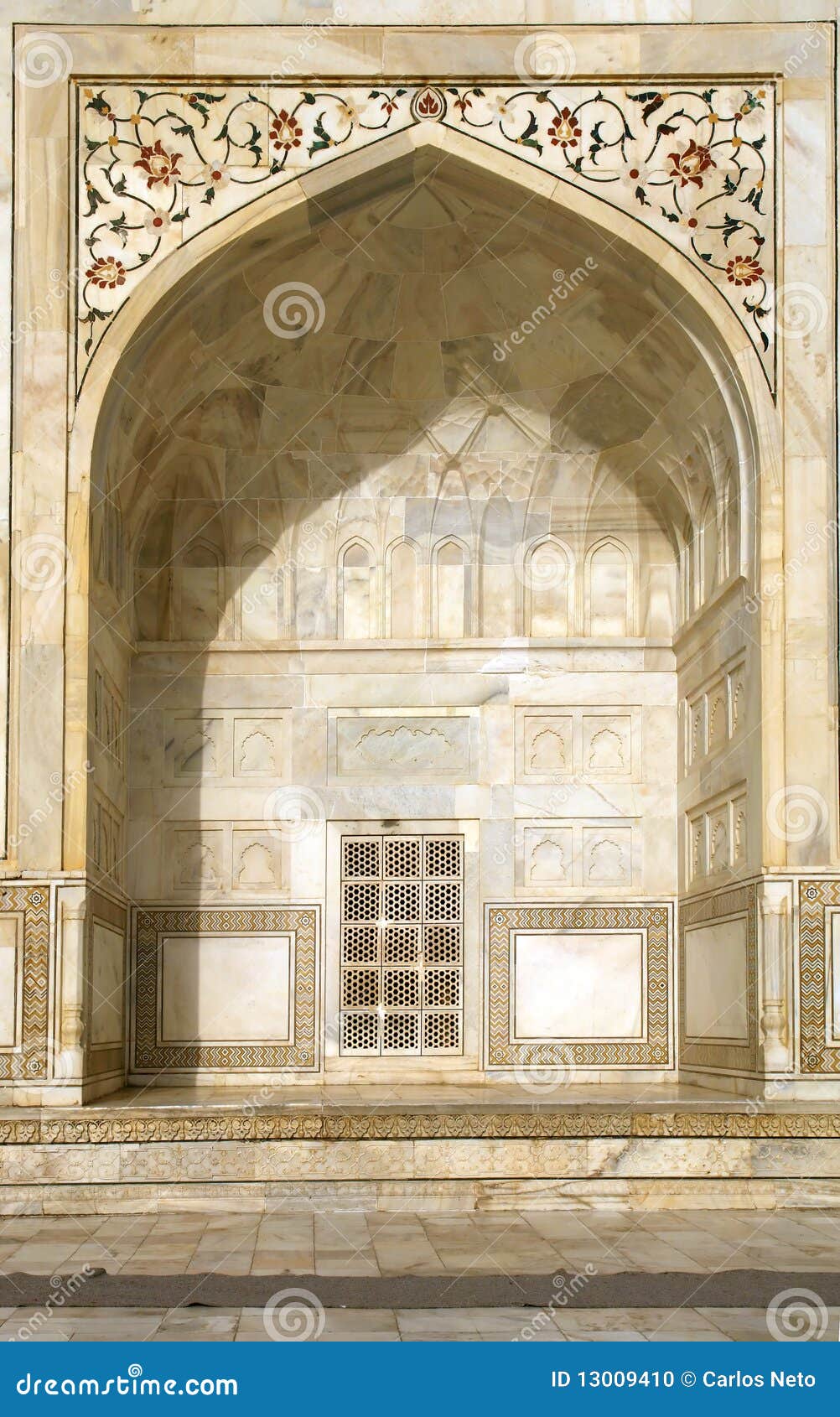 Overview of the Taj Mahal stock photo. Image of india - 13009410