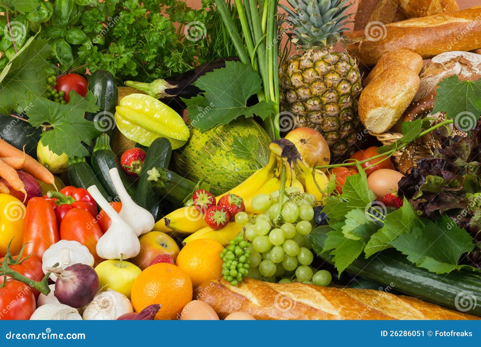 Overvloed Van Fruit, Groenten En Brood Stock Afbeelding - Image of ...