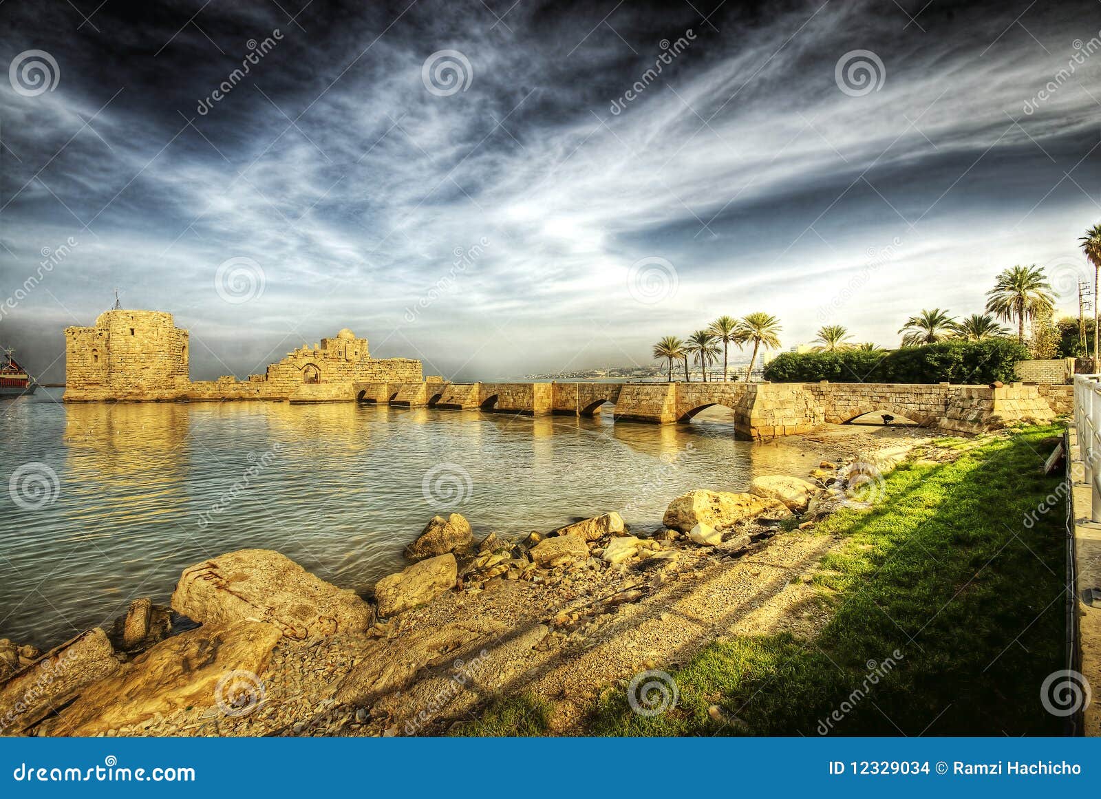 Overzees Van De Kruisvaarder Kasteel, Sidon (Libanon) Stock Foto ...