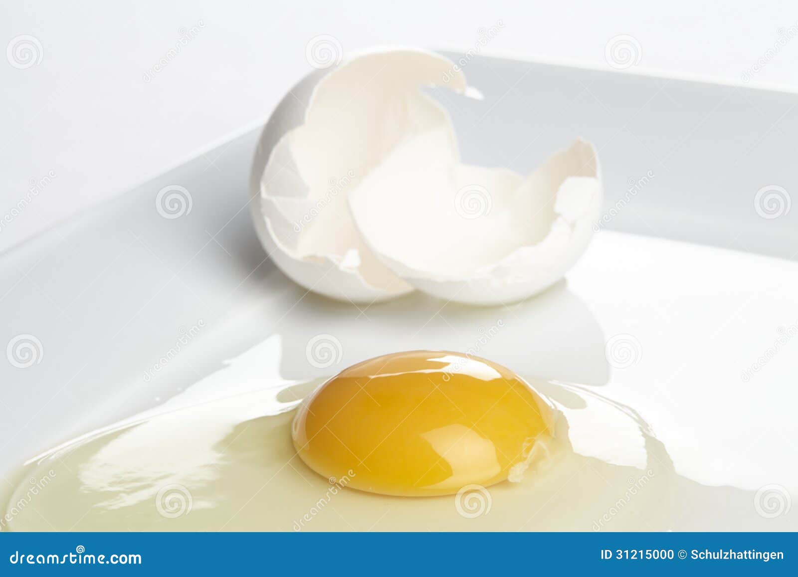 Ovo rachado foto de stock. Imagem de casca, ingrediente - 31215000