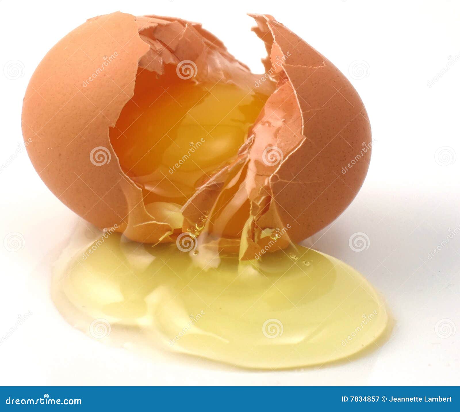 Ovo rachado imagem de stock. Imagem de marrom, escudo - 7834857