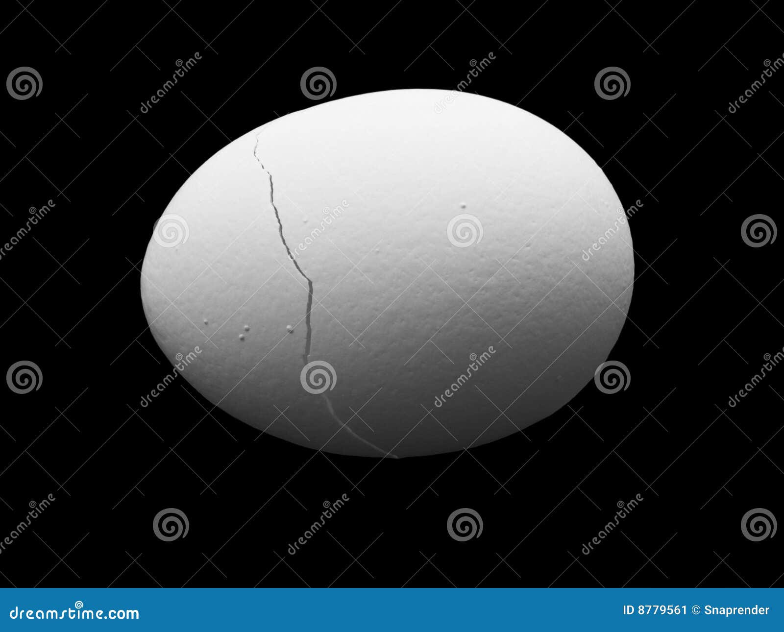 Ovo rachado imagem de stock. Imagem de ninguém, rachadura - 8779561