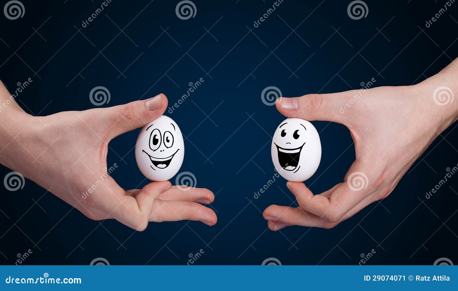 Ovos com faces do smiley imagem de stock. Imagem de bonito - 29074071