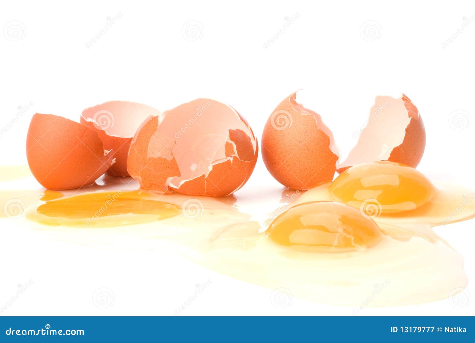 Ovos quebrados imagem de stock. Imagem de coma, crescimento - 13179777
