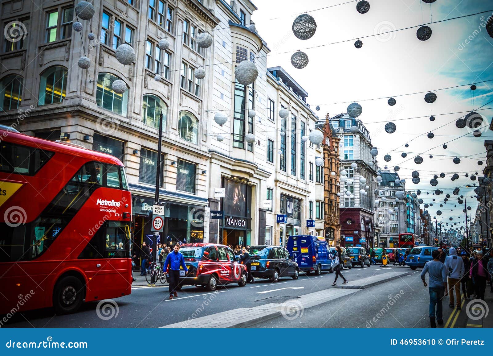Oxford street with traffic editorial image. Image of london - 46953610