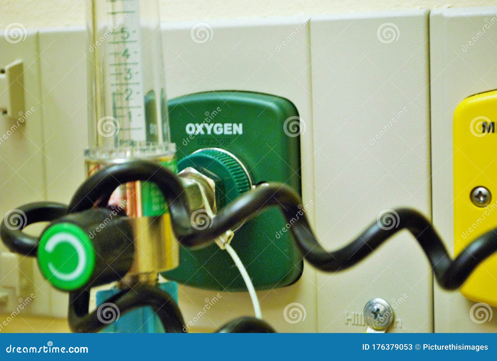 Oxygen Port Pressure Regulator Flow Meter in the Emergency Room Stock ...
