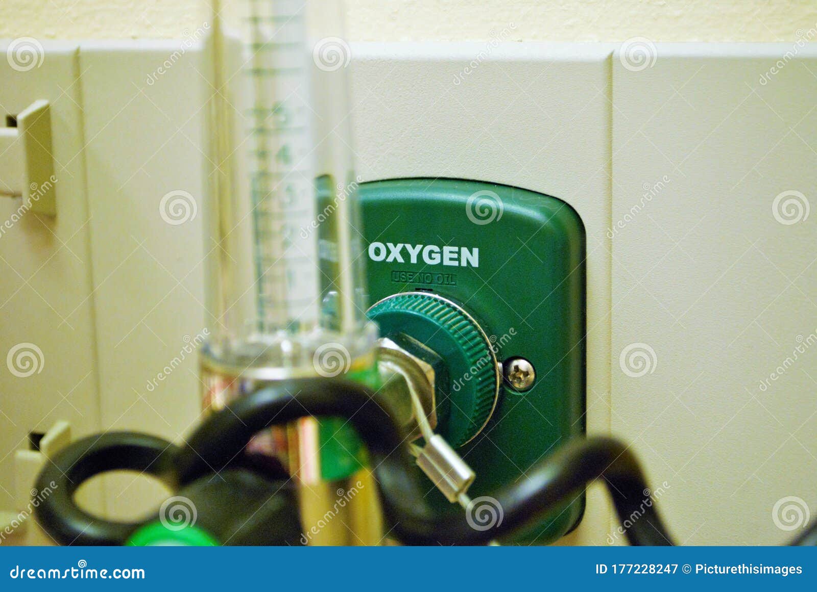 Oxygen Port Pressure Regulator Flow Meter in the Emergency Room Stock ...
