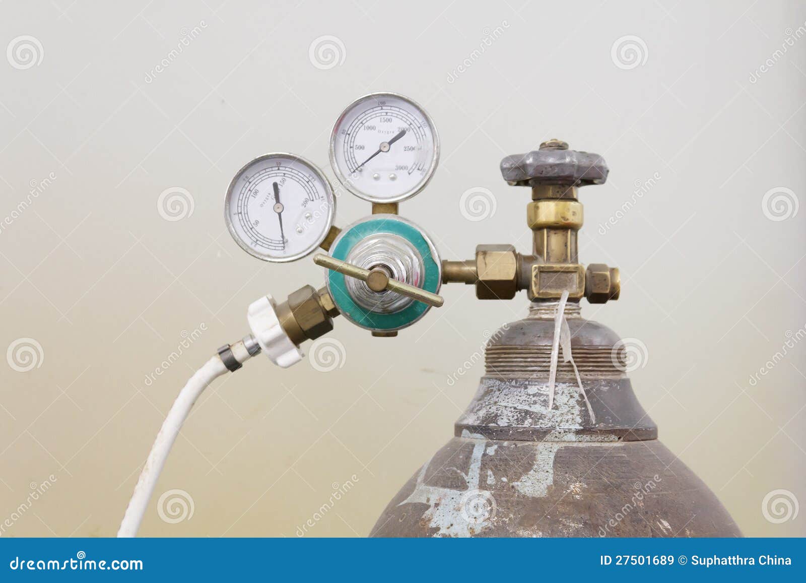 Old Oxygen Tank Royalty-Free Stock Photo | CartoonDealer.com #123386937