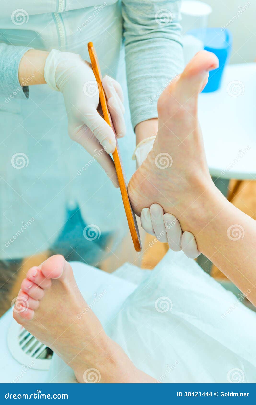 Pédicurie Dans Le Processus Photo stock - Image du glace, bleu: 38421444