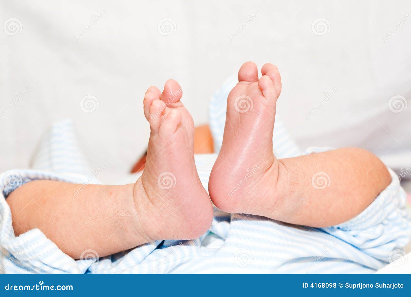 Pés do bebê foto de stock. Imagem de pouco, fofofo, pele - 4168098