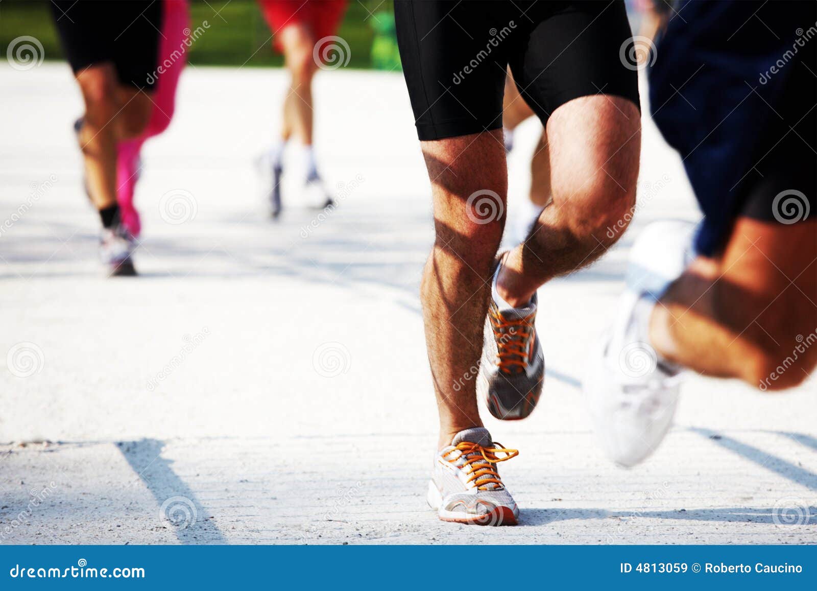 Pés dos corredores imagem de stock. Imagem de jogos, velocidade - 4813059