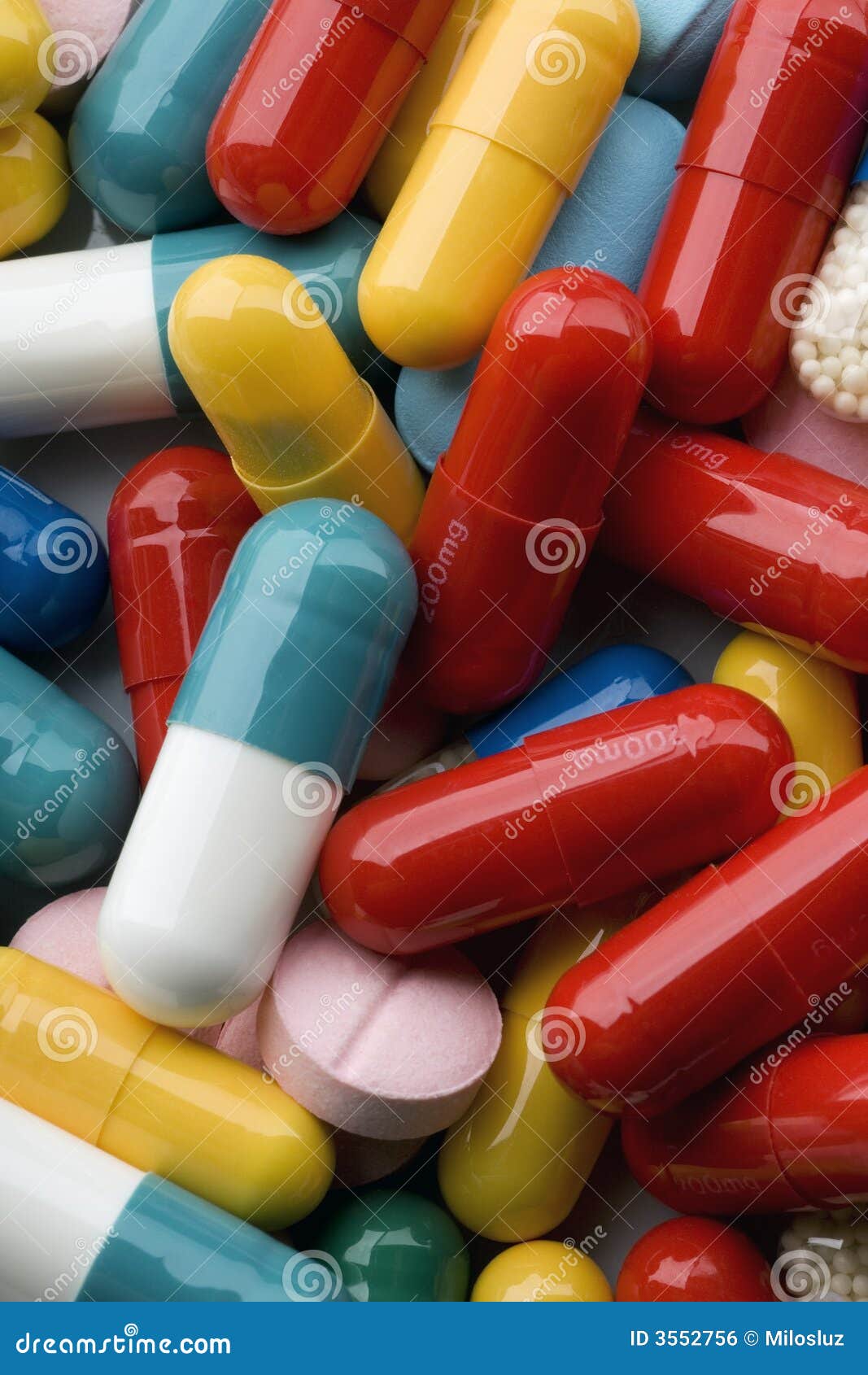 Píldoras foto de archivo. Imagen de drogas, medicina, colores - 3552756