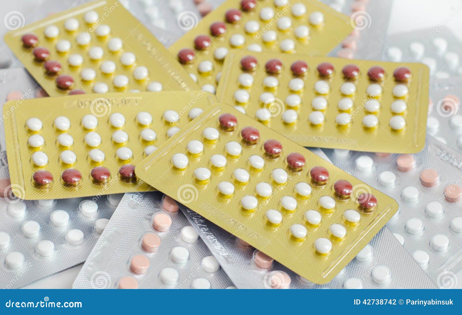 Píldoras anticonceptivas foto de archivo. Imagen de farmacéutico - 42738742