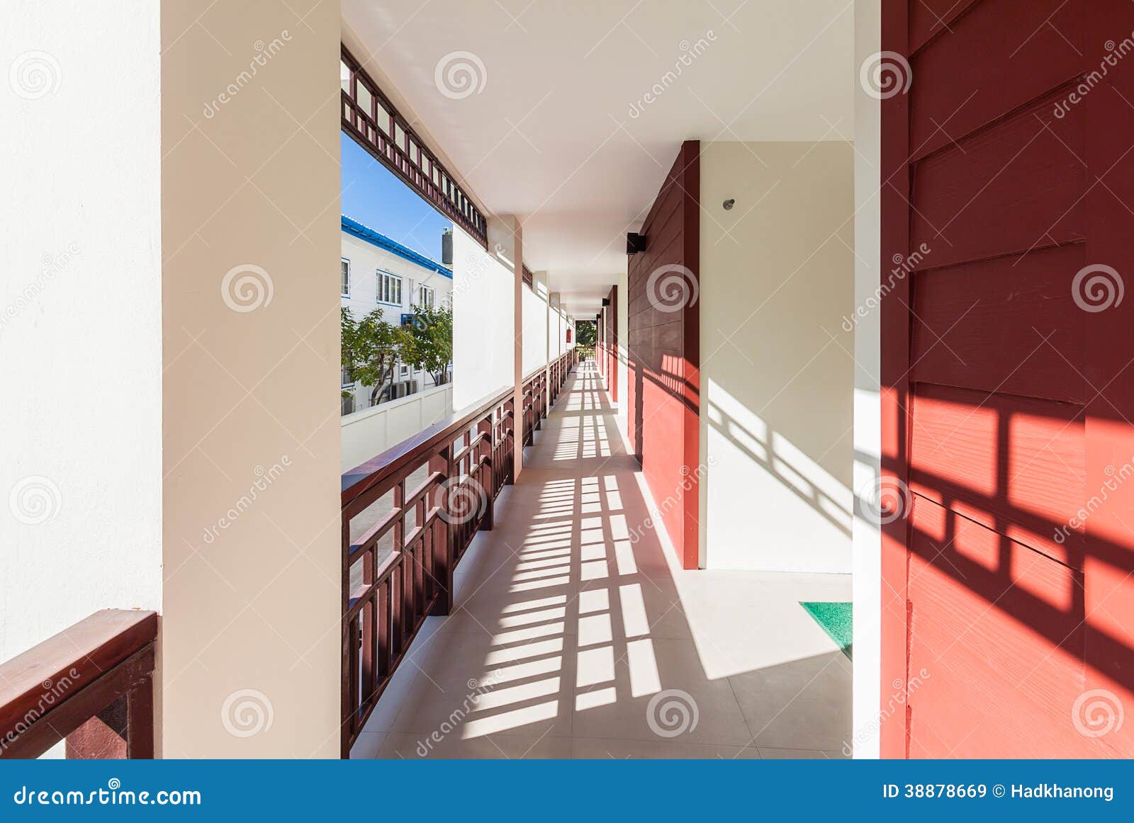 Pórtico En El Edificio Moderno Imagen de archivo - Imagen de azul ...