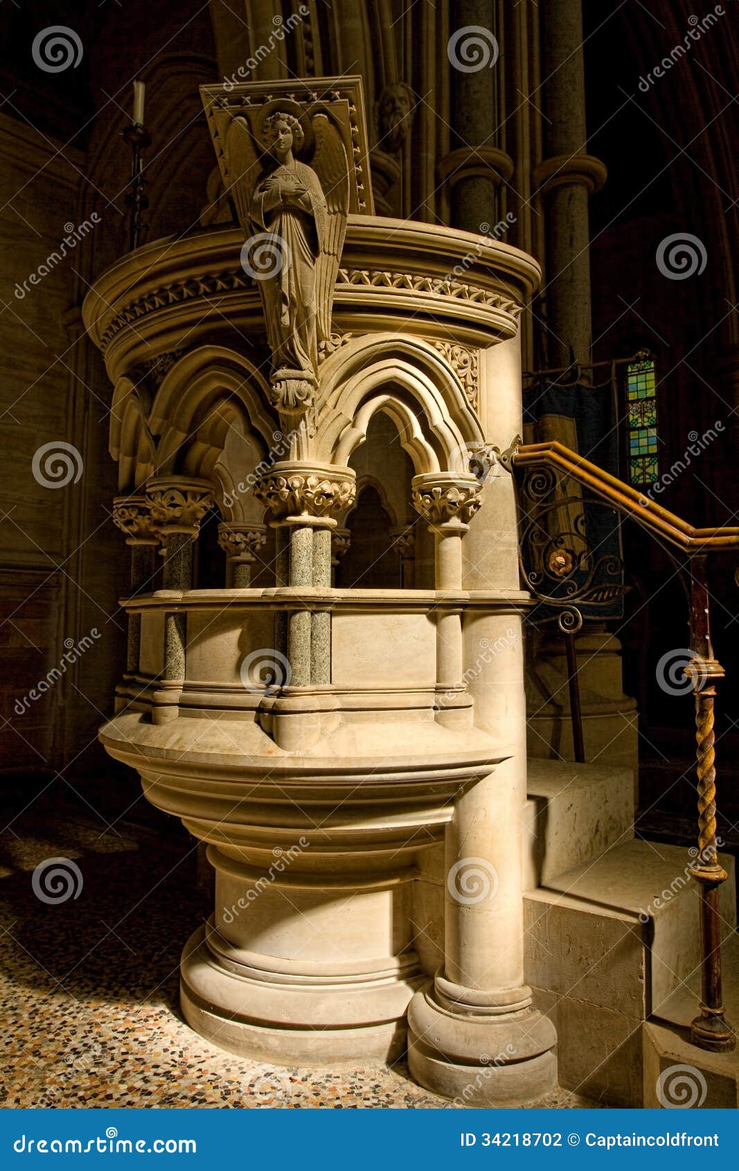 Púlpito Inglês Da Pedra Da Igreja Foto de Stock - Imagem de altar ...