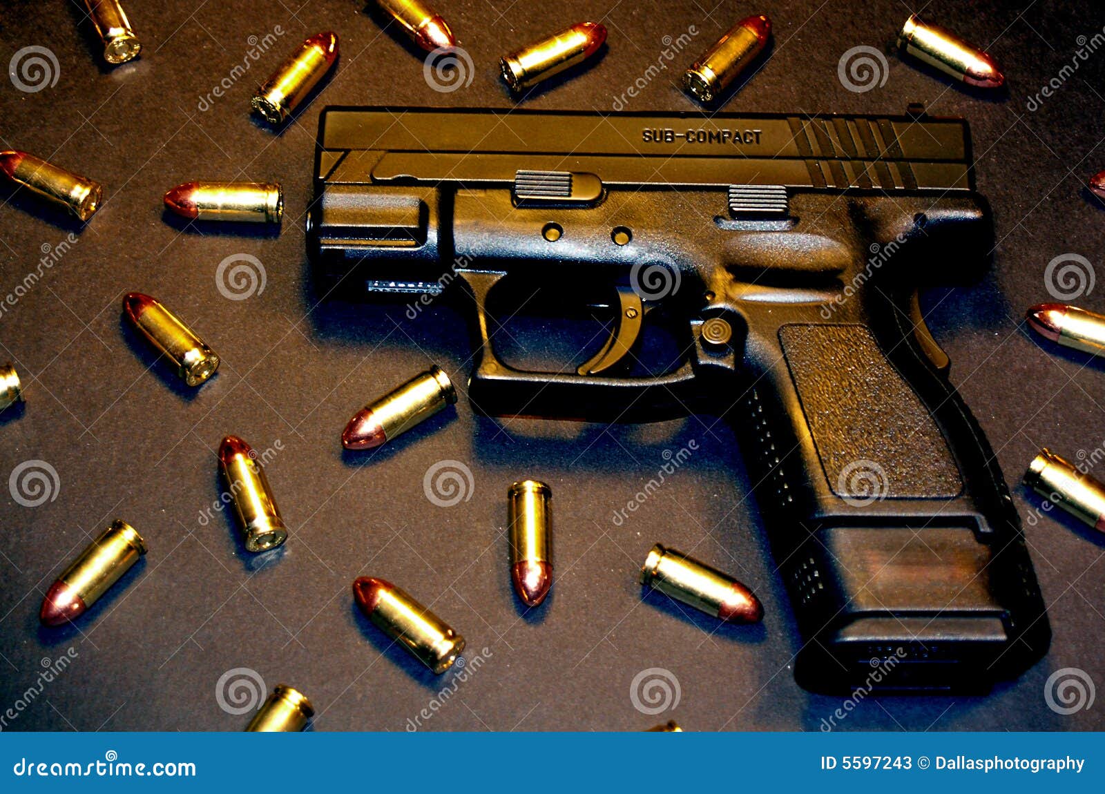 P Pistolety Kaliber 9 Mm Naboje Obraz Stock - Obraz złożonej z poprawka ...