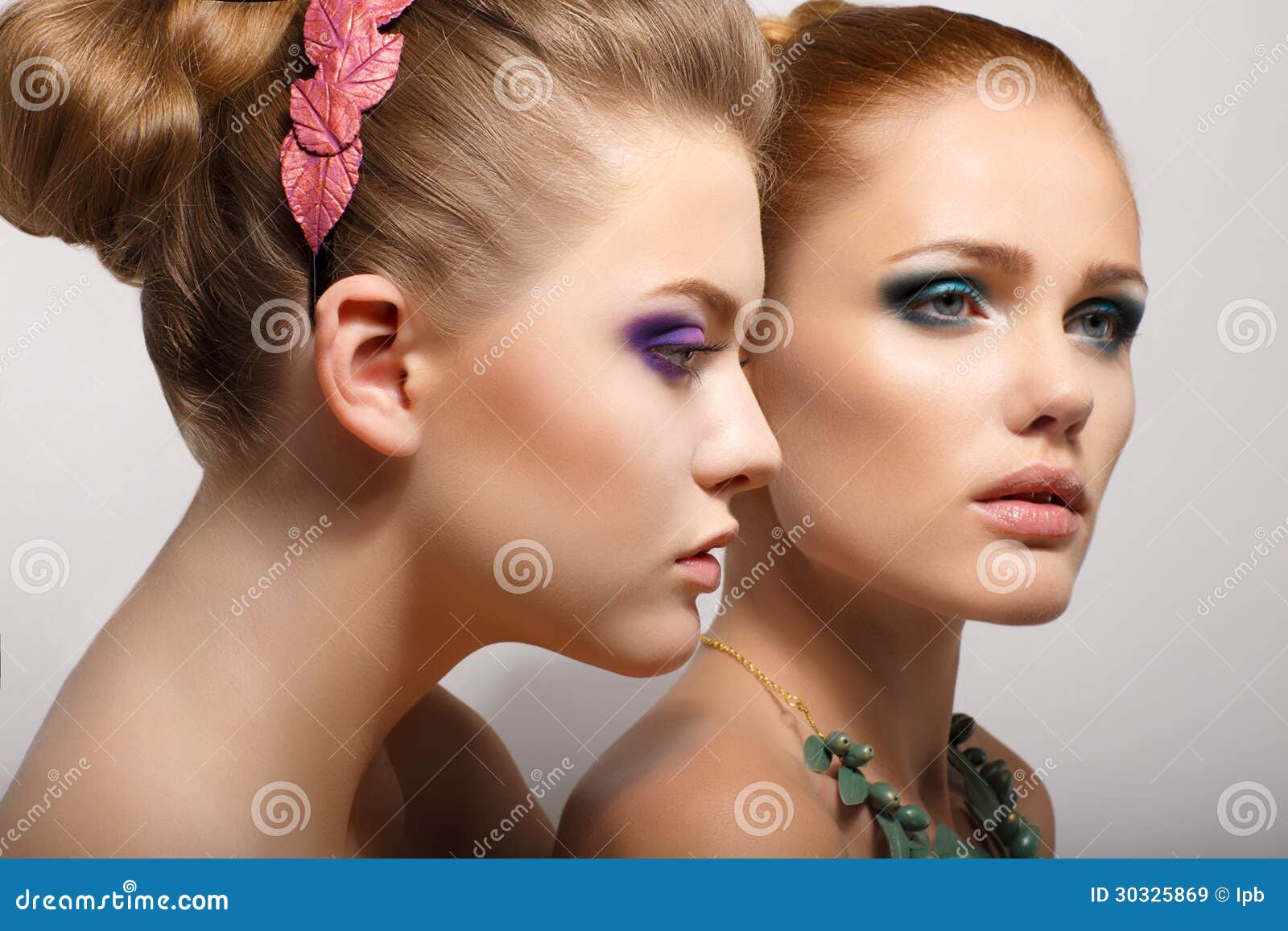 Paar Van Sensuele Wellustige Vrouwen Stock Afbeelding - Image of lief ...
