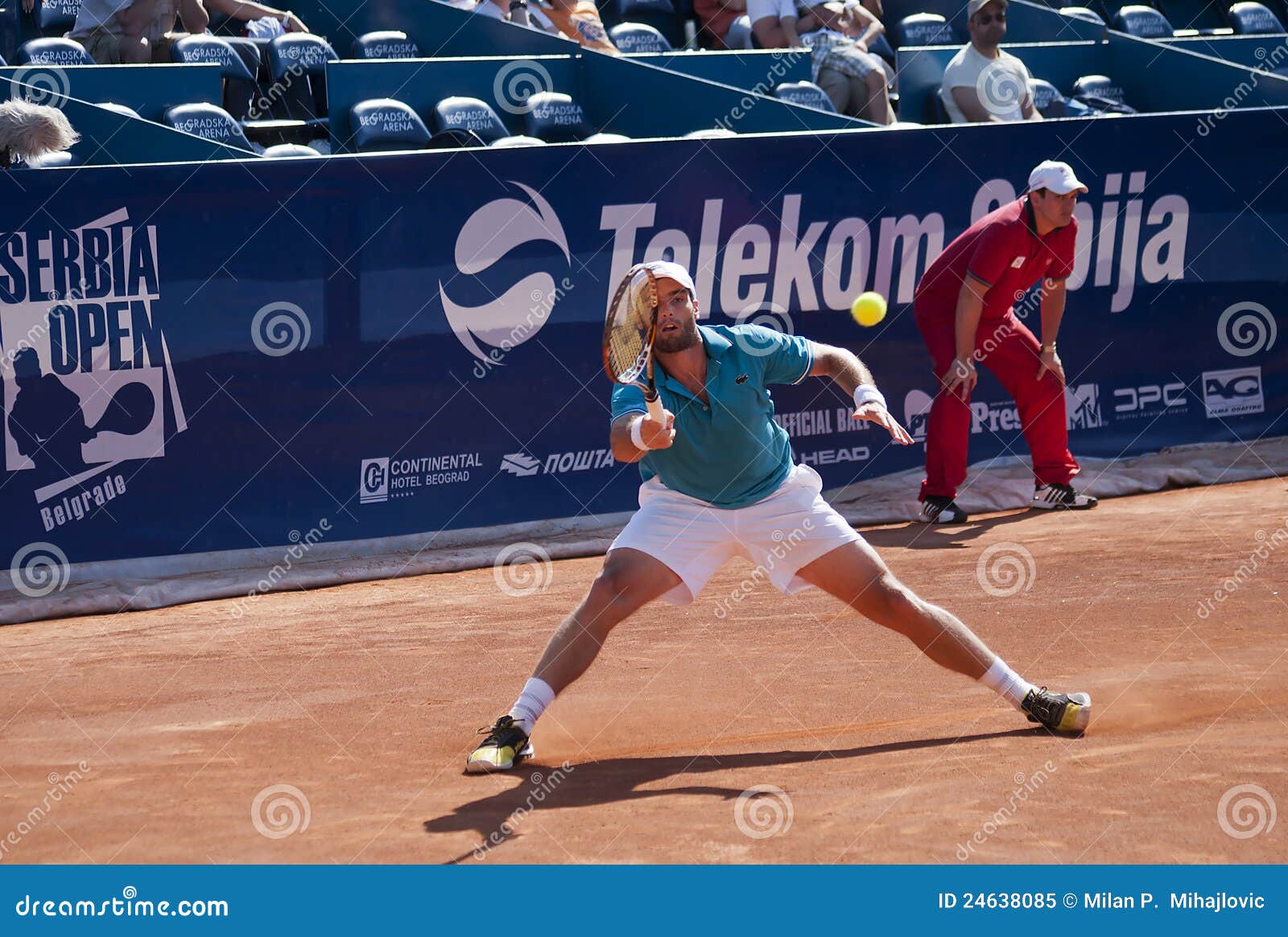 Pablo Andujar - 8 image éditorial. Image du servi, joueur - 24638085