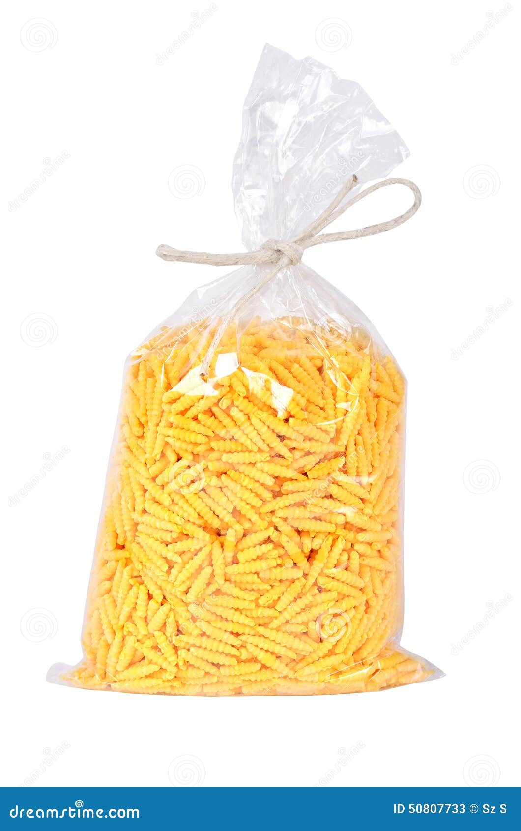 Pacchetto Di Pasta Isolato Su Bianco Immagine Stock - Immagine di ...
