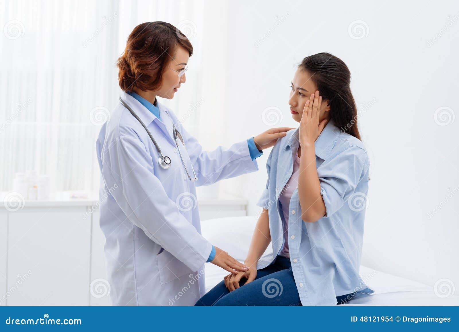 Paciente Con Dolor De Cabeza Foto de archivo - Imagen de tacto, médico ...