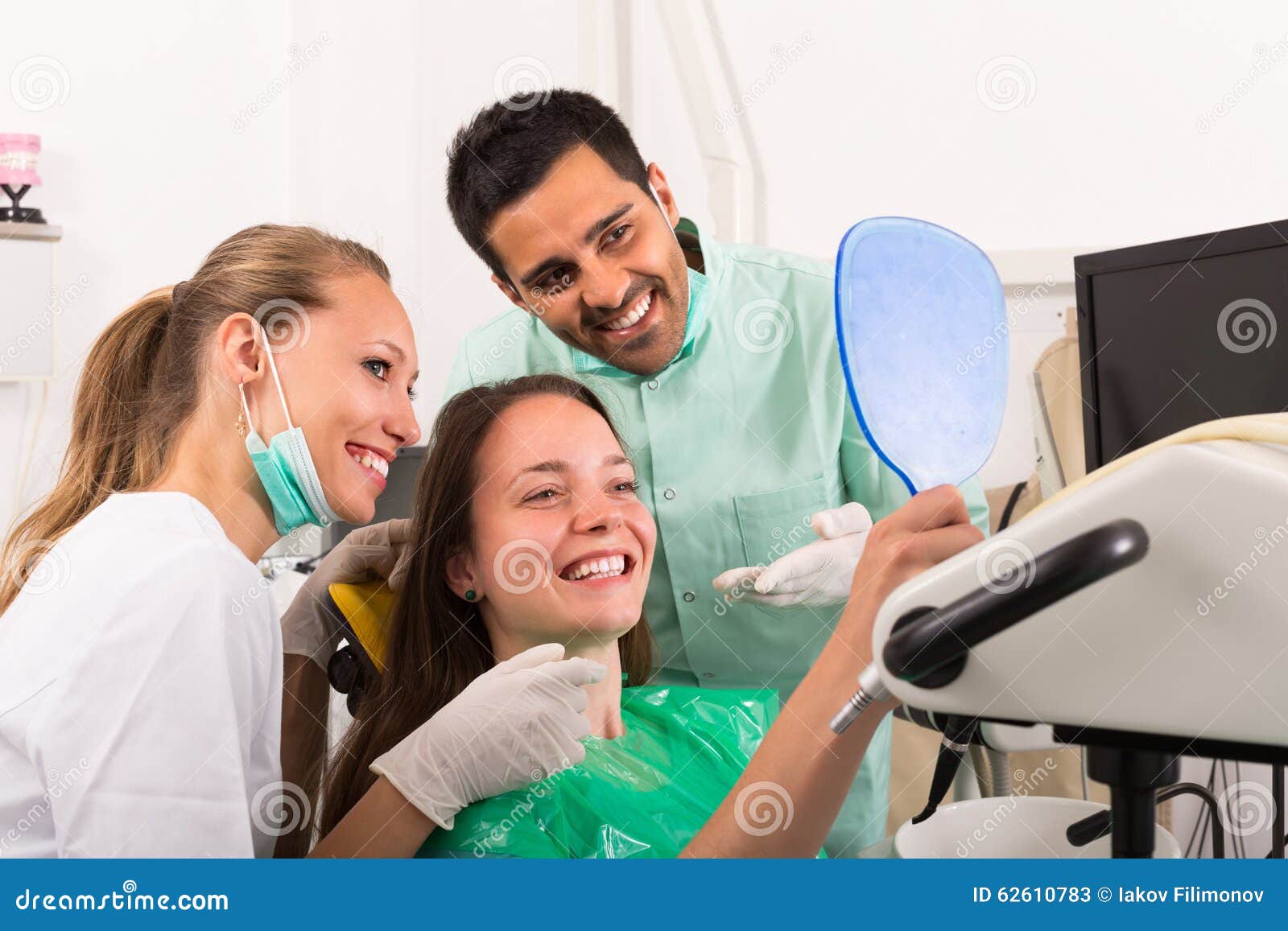 Paciente Contento En Clínica Dental Imagen de archivo - Imagen de ...