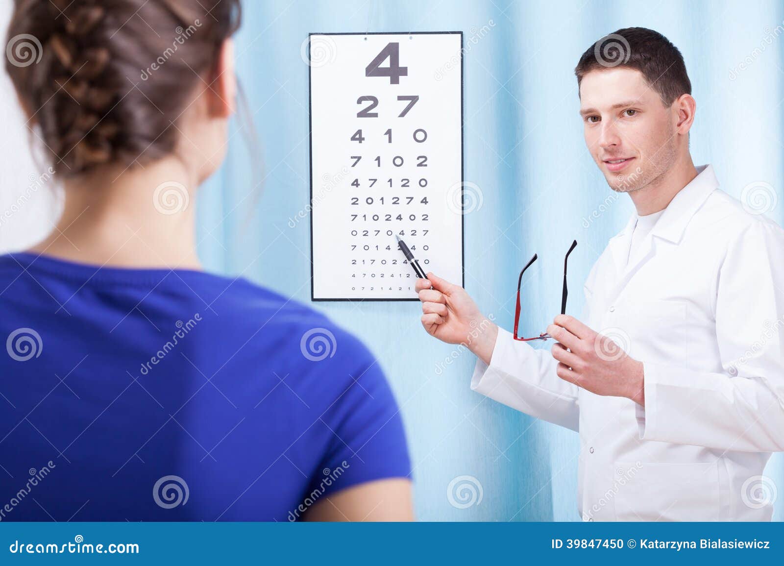 Paciente De Examen Del Oculista Foto de archivo - Imagen de medicina ...