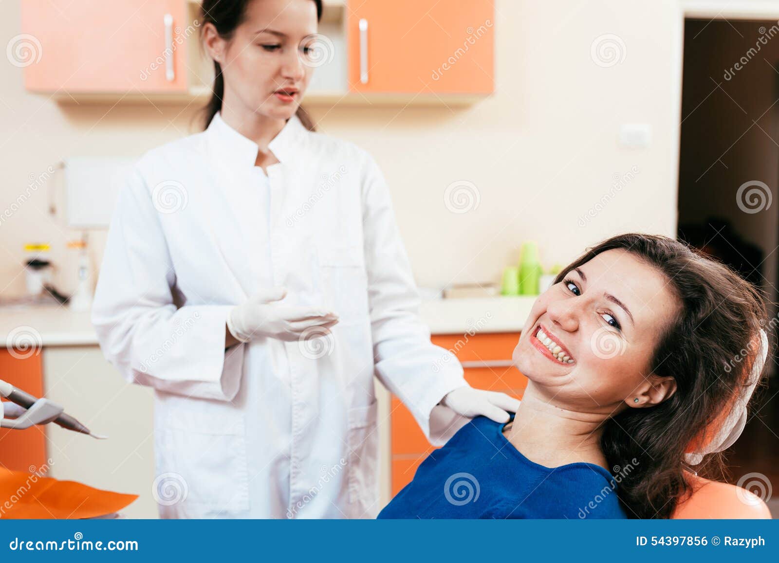 Paciente feliz de consulta foto de stock. Imagem de sorrir - 54397856