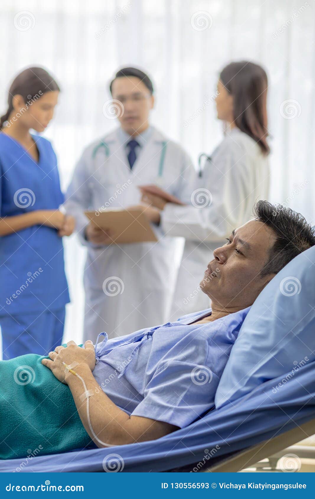 Paciente Preocupado Na Cama Imagem de Stock - Imagem de paliativo ...