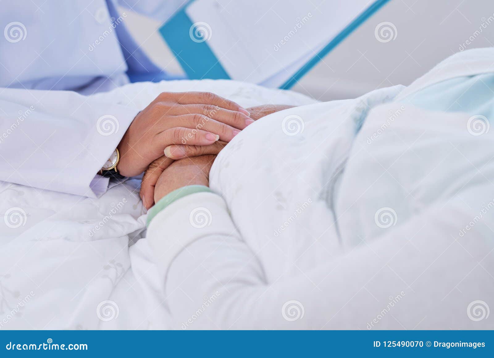 Paciente que tranquiliza foto de archivo. Imagen de especialista ...