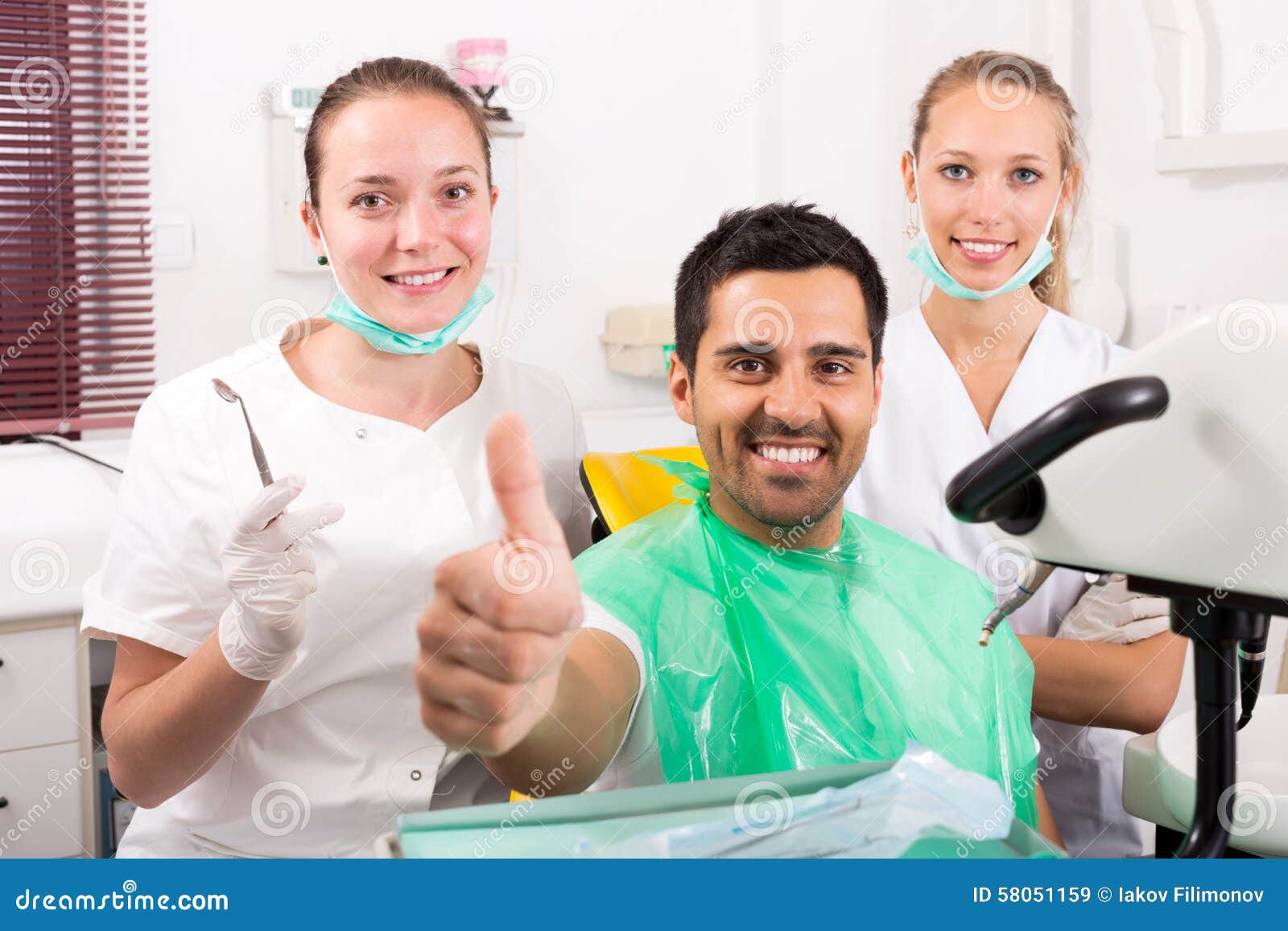 Paciente Satisfecho En El Dentista Imagen de archivo - Imagen de ...