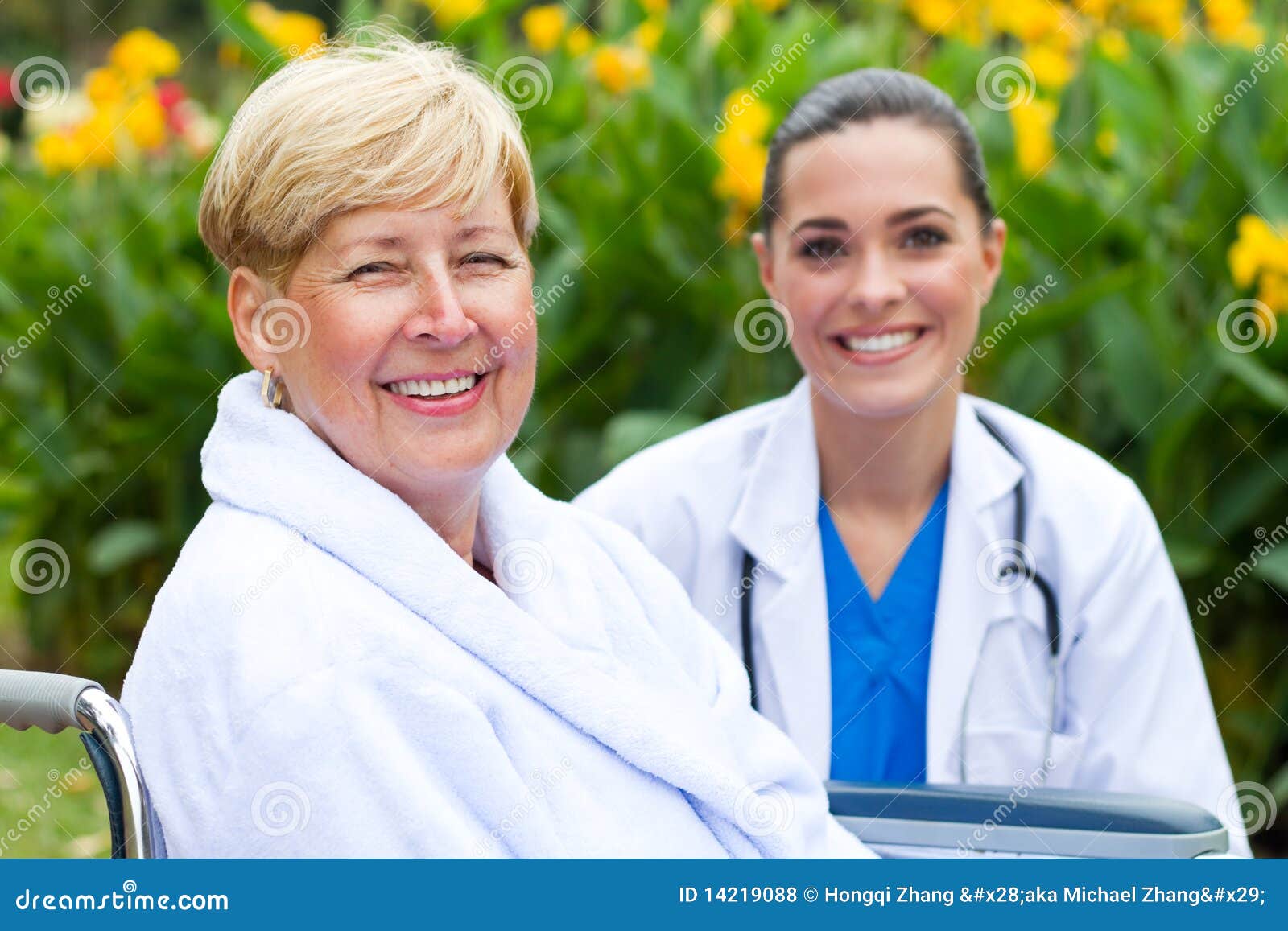 Paciente y enfermera foto de archivo. Imagen de mayor - 14219088