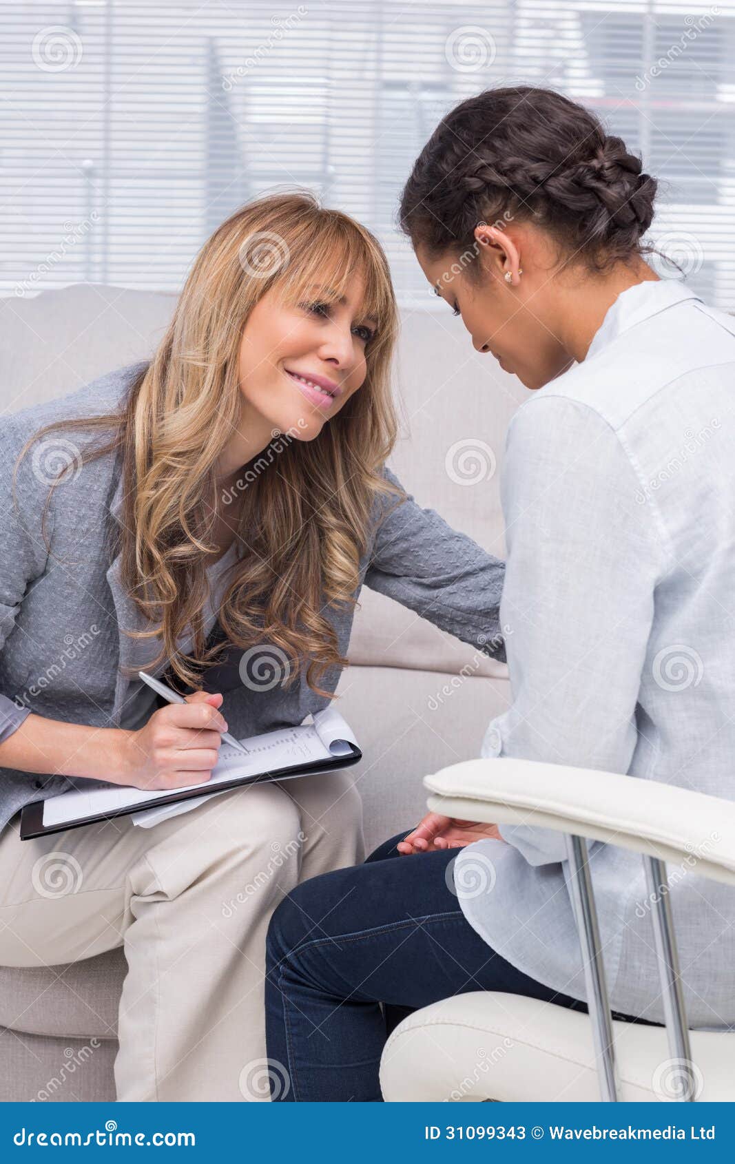 Paciente y terapeuta imagen de archivo. Imagen de mujeres - 31099343