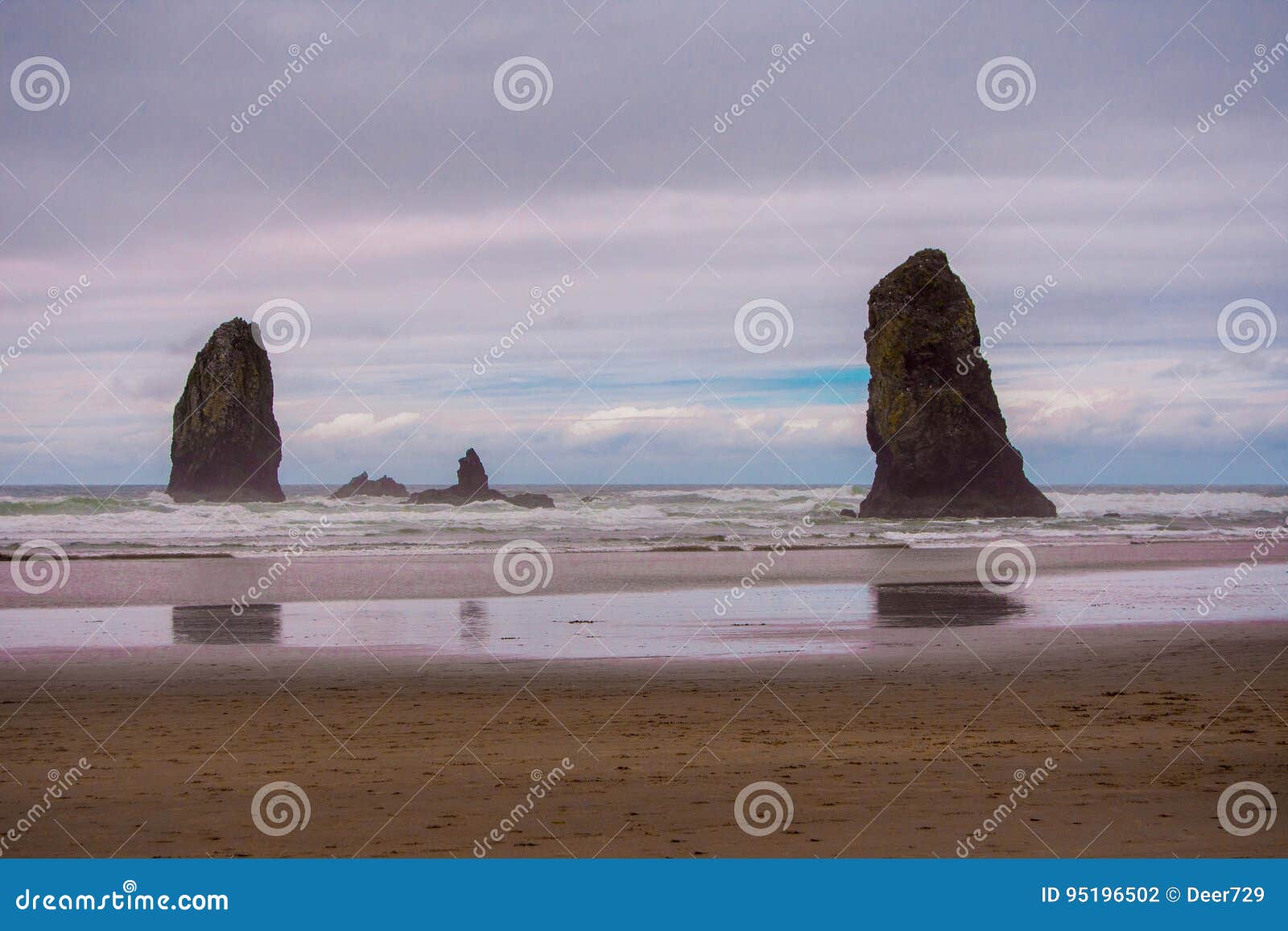 Pacific Northwest Beach stock photo. Image of formations - 95196502