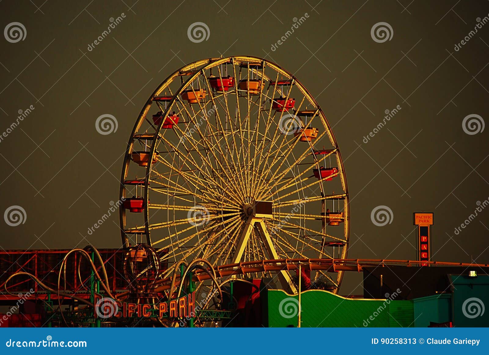 Big Wheel at Pacific Park in Santa Monica at Sunset Editorial Stock ...