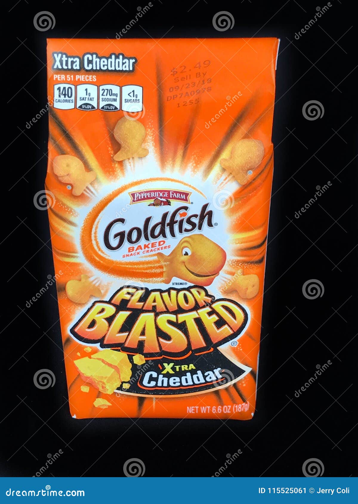 Package of Goldfish Xtra Cheddar Crackers Editorial Photo - Image of ...