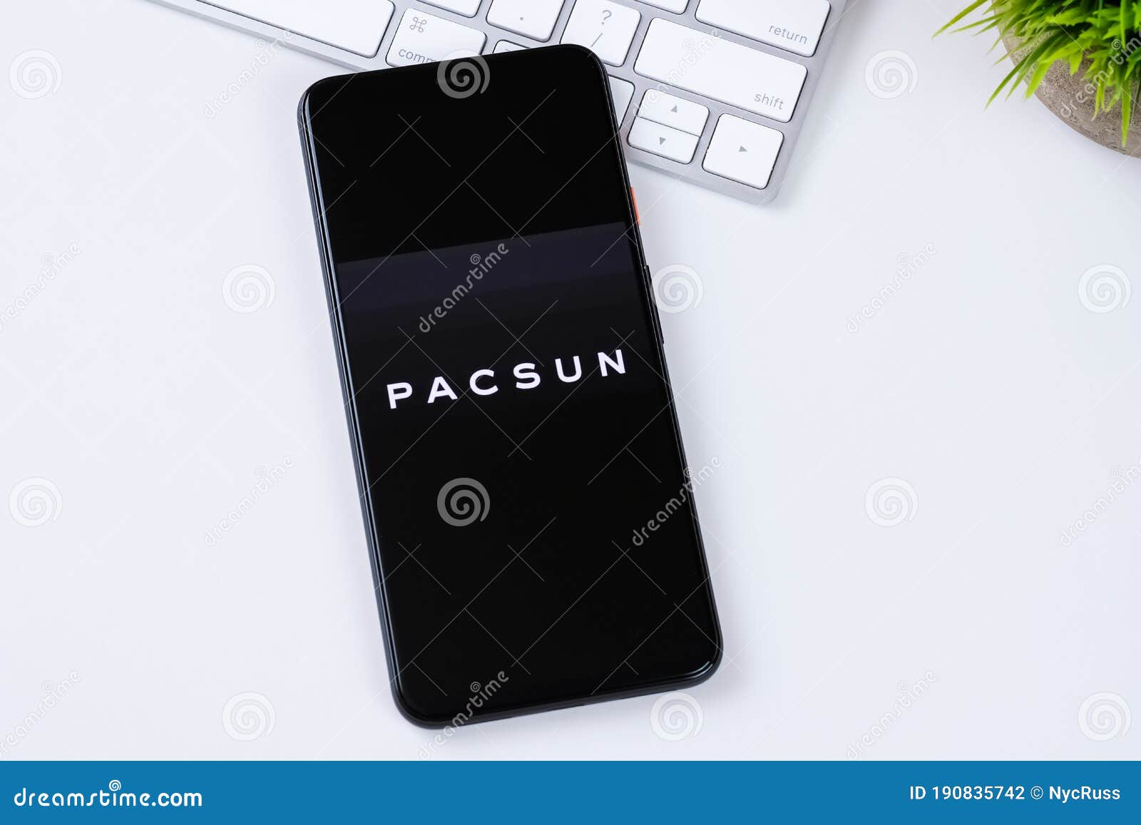 PacSun App Logo on a Smartphone Screen. Editorial Photography - Image ...