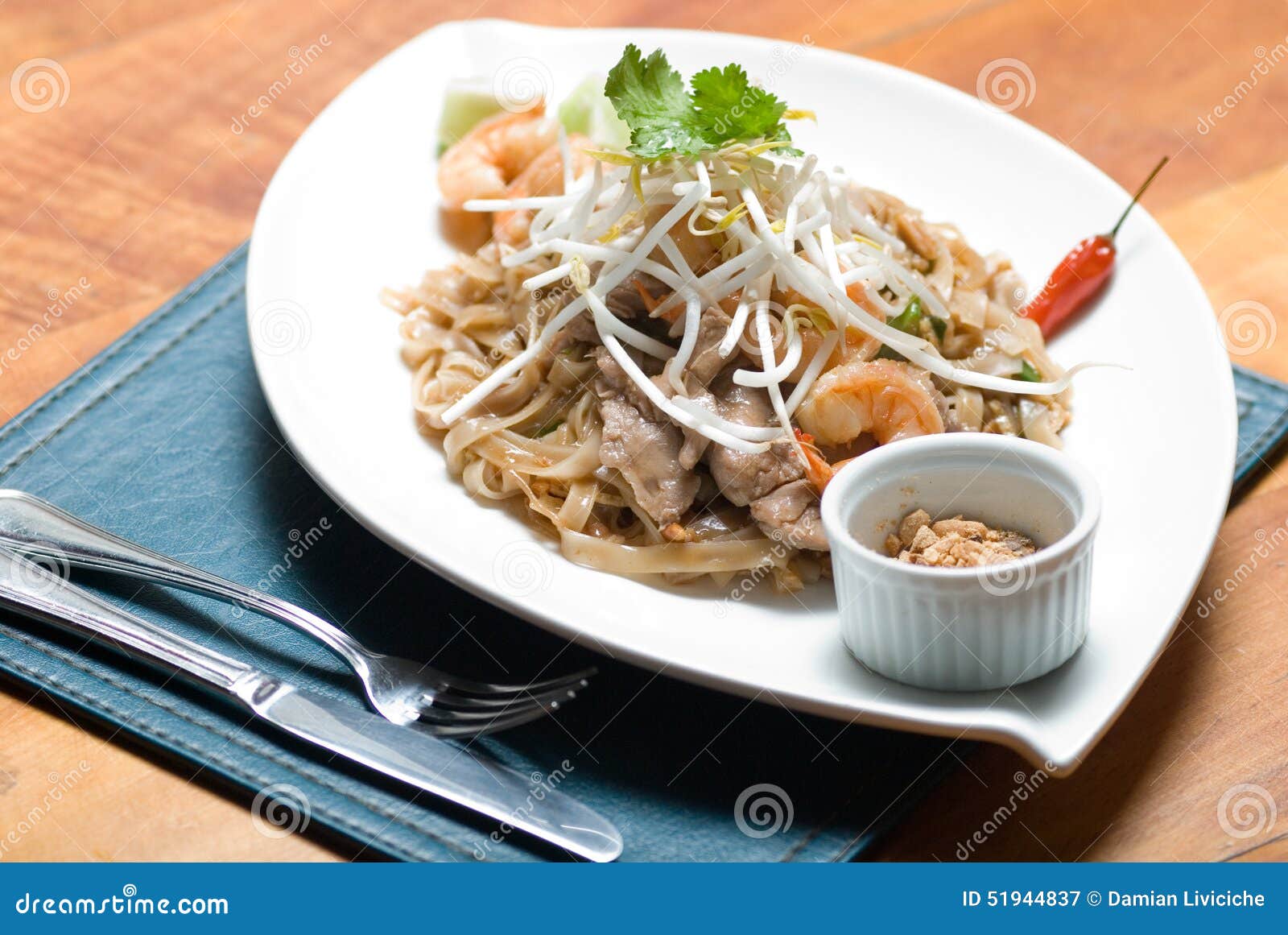 Pad Thai stock image. Image of fine, onion, dinner, chinese - 51944837